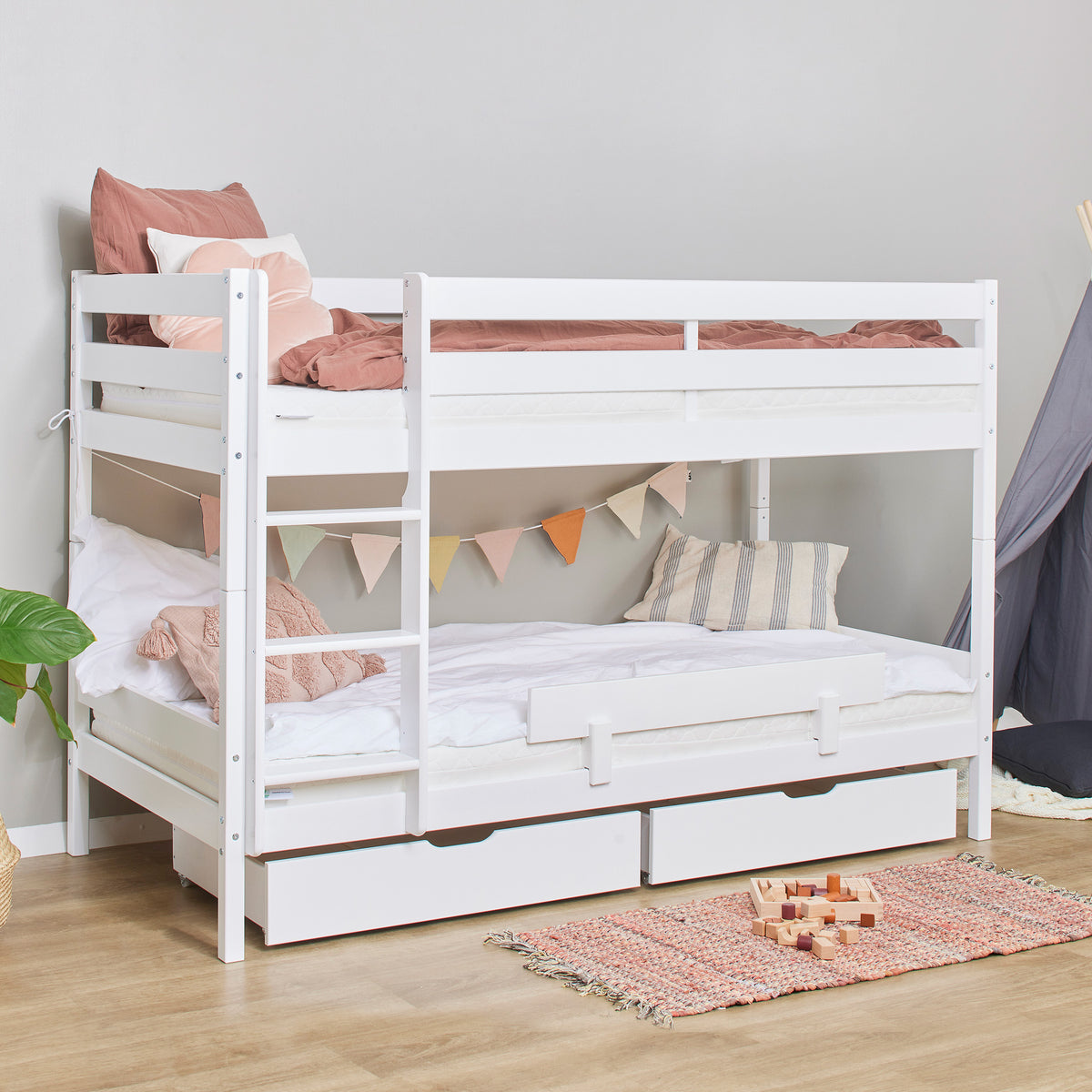 Junior Shorty Bunk Bed in White with Storage Drawers from Hoppekids ...